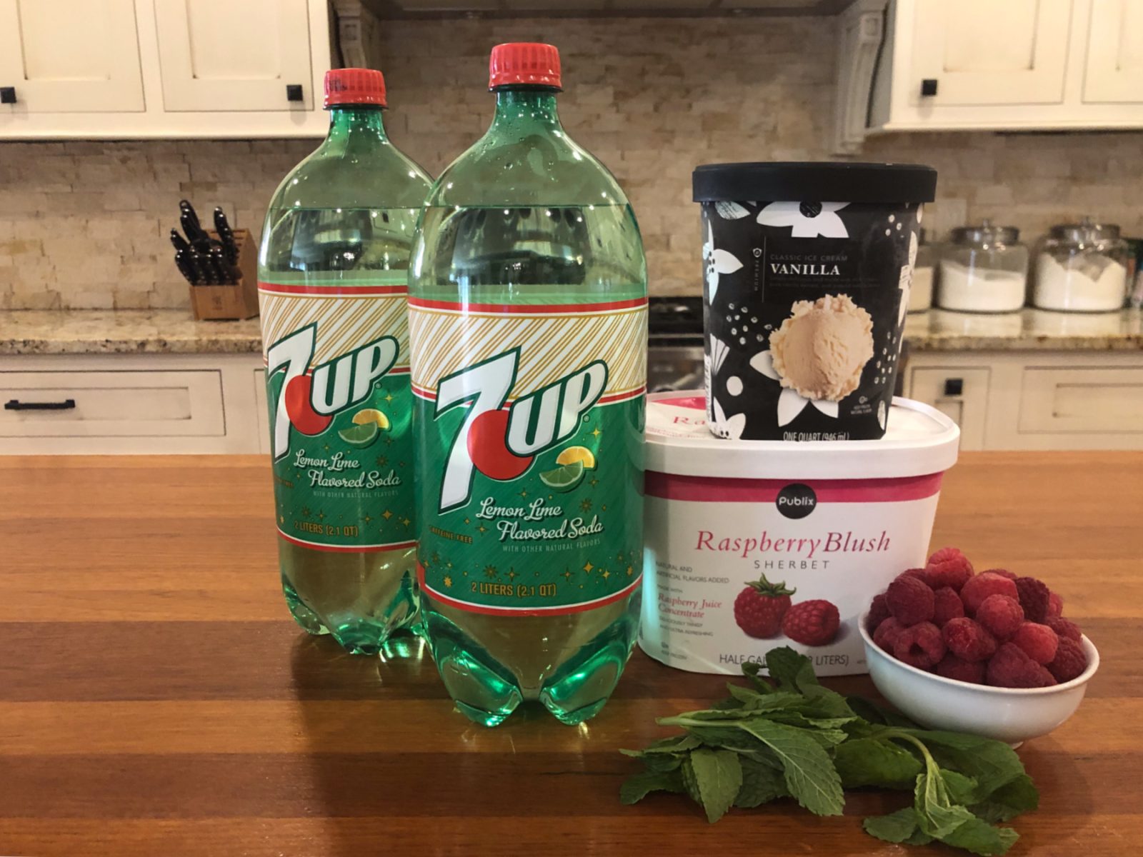 Celebrate The Season With This 7UP® Holiday Sherbet Punch - iHeartPublix